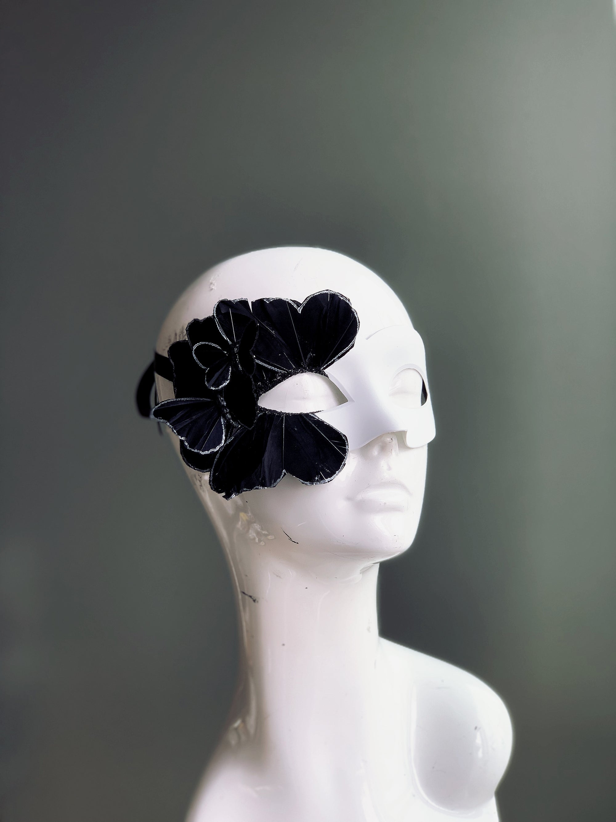 Butterfly Mask - White /Black – Masquerade Store